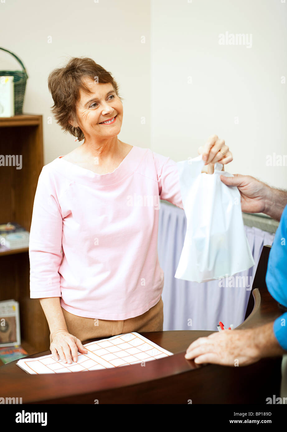 Customer service desk in store hi-res stock photography and images - Alamy