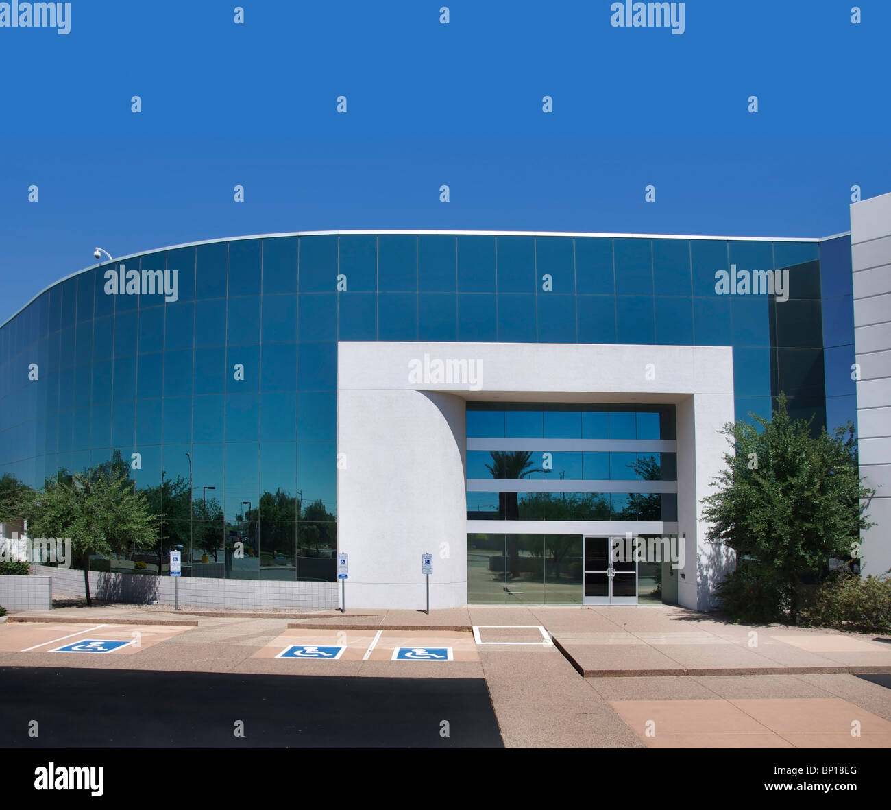 Modern commercial building hi-res stock photography and images - Alamy