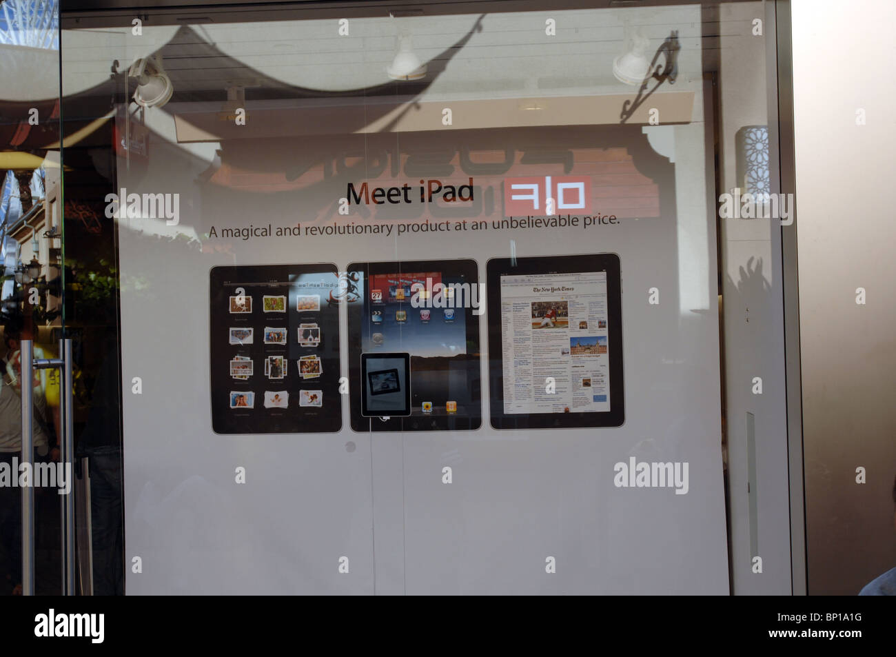 Line of front doors hi-res stock photography and images - Alamy