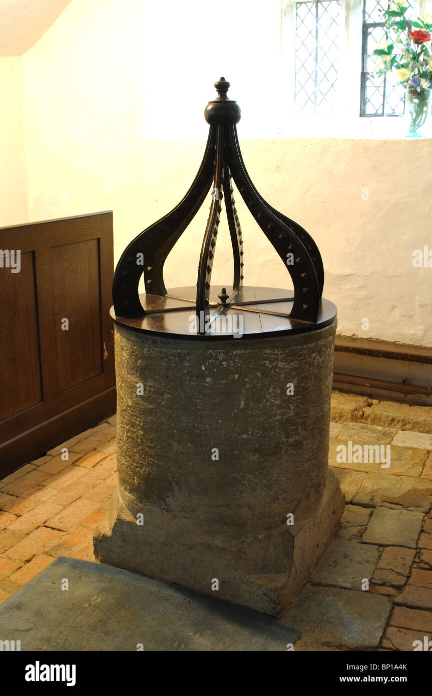 The font in St. James the Great Church, Idlicote, Warwickshire, England ...