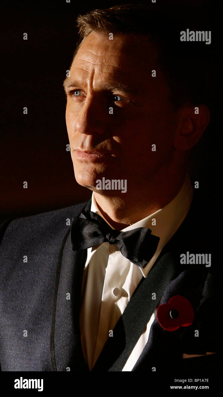 British actor Daniel Craig arrives at the world premiere of "Quantum of ...