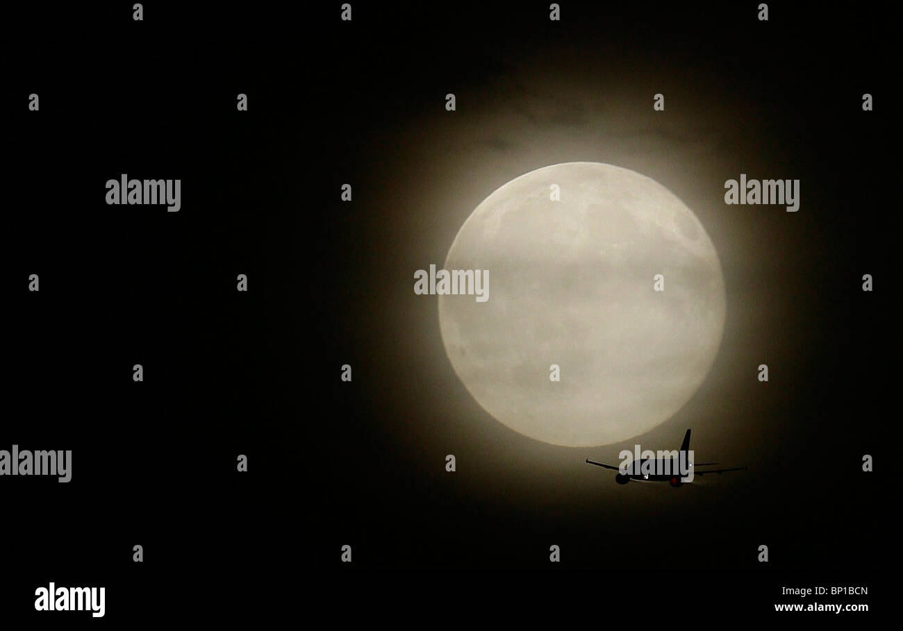 A passenger Jet takes off towards the Moon. Picture by James Boardman ...
