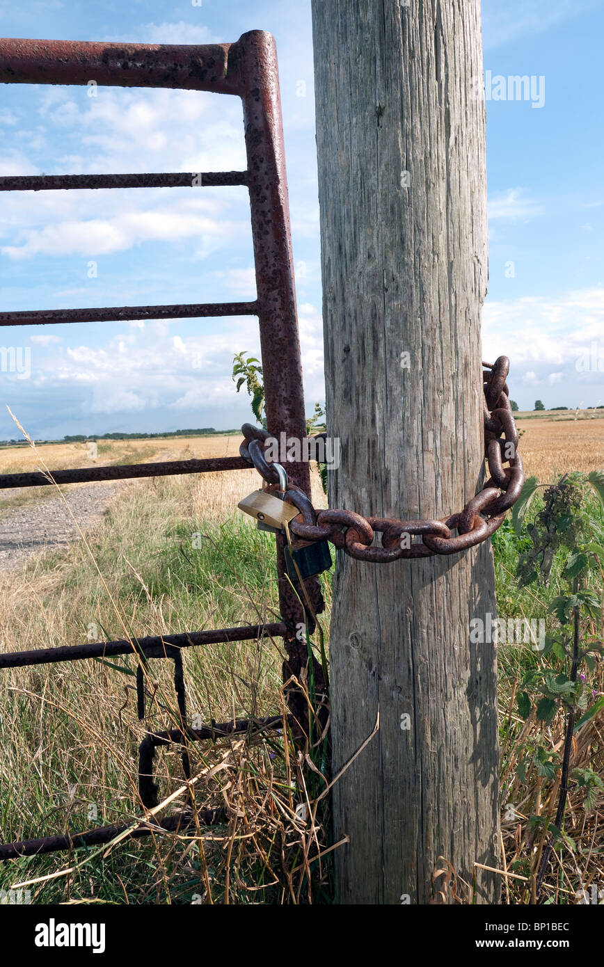 Locked to a bar hi-res stock photography and images - Alamy