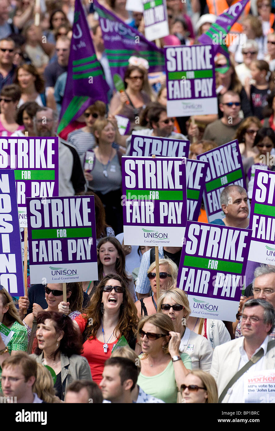 Council workers strike hi-res stock photography and images - Alamy