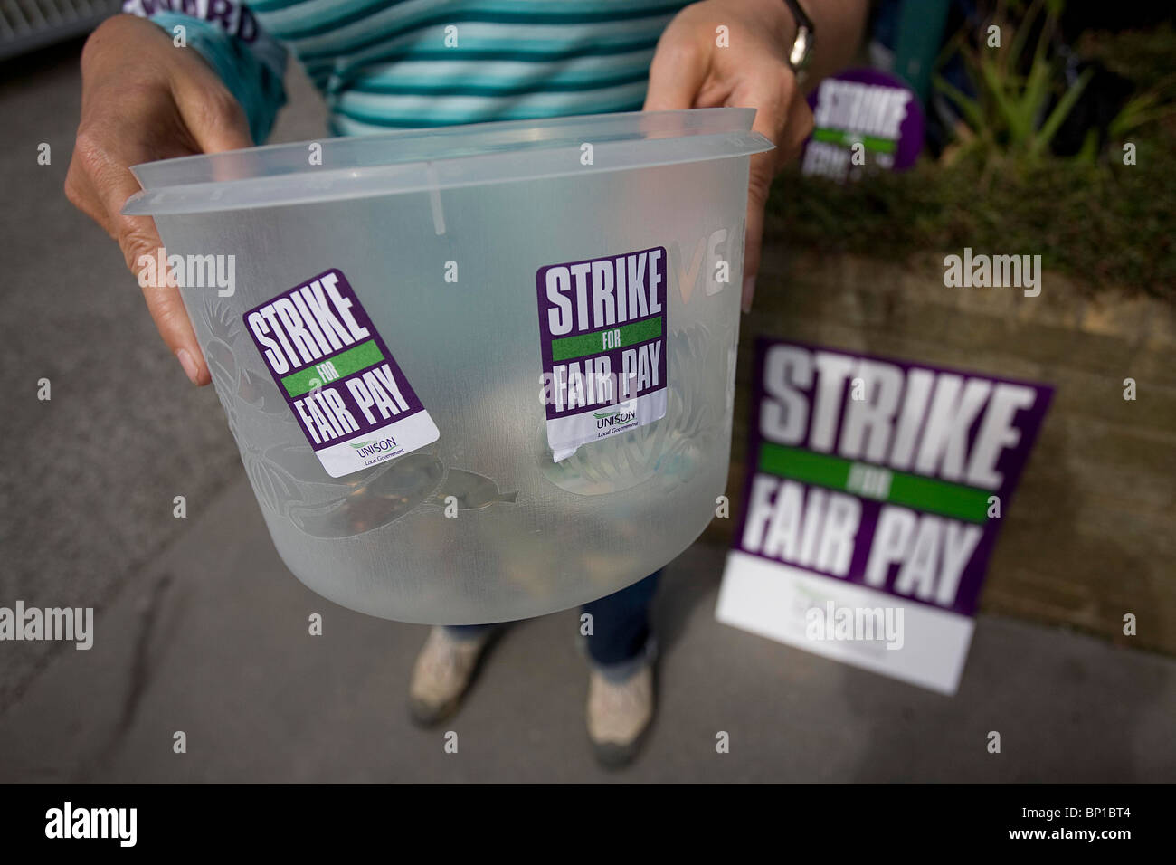Council workers striking hi-res stock photography and images - Alamy