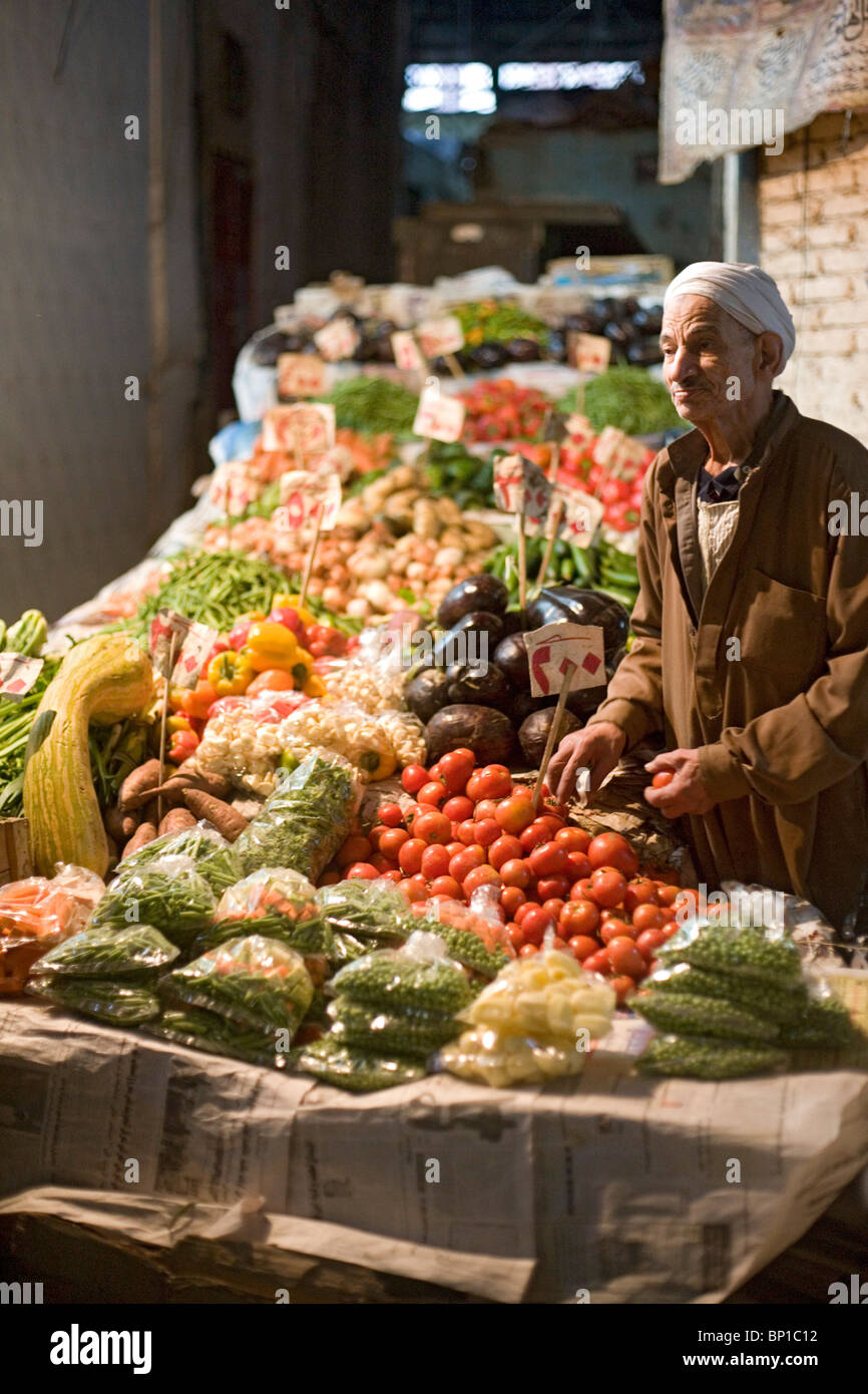 Egypt fruit market hi-res stock photography and images - Alamy