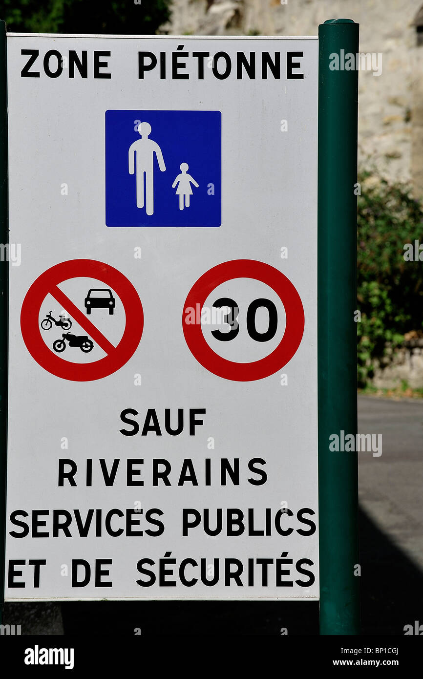 Pedestrian Zone Sign High Resolution Stock Photography and Images - Alamy