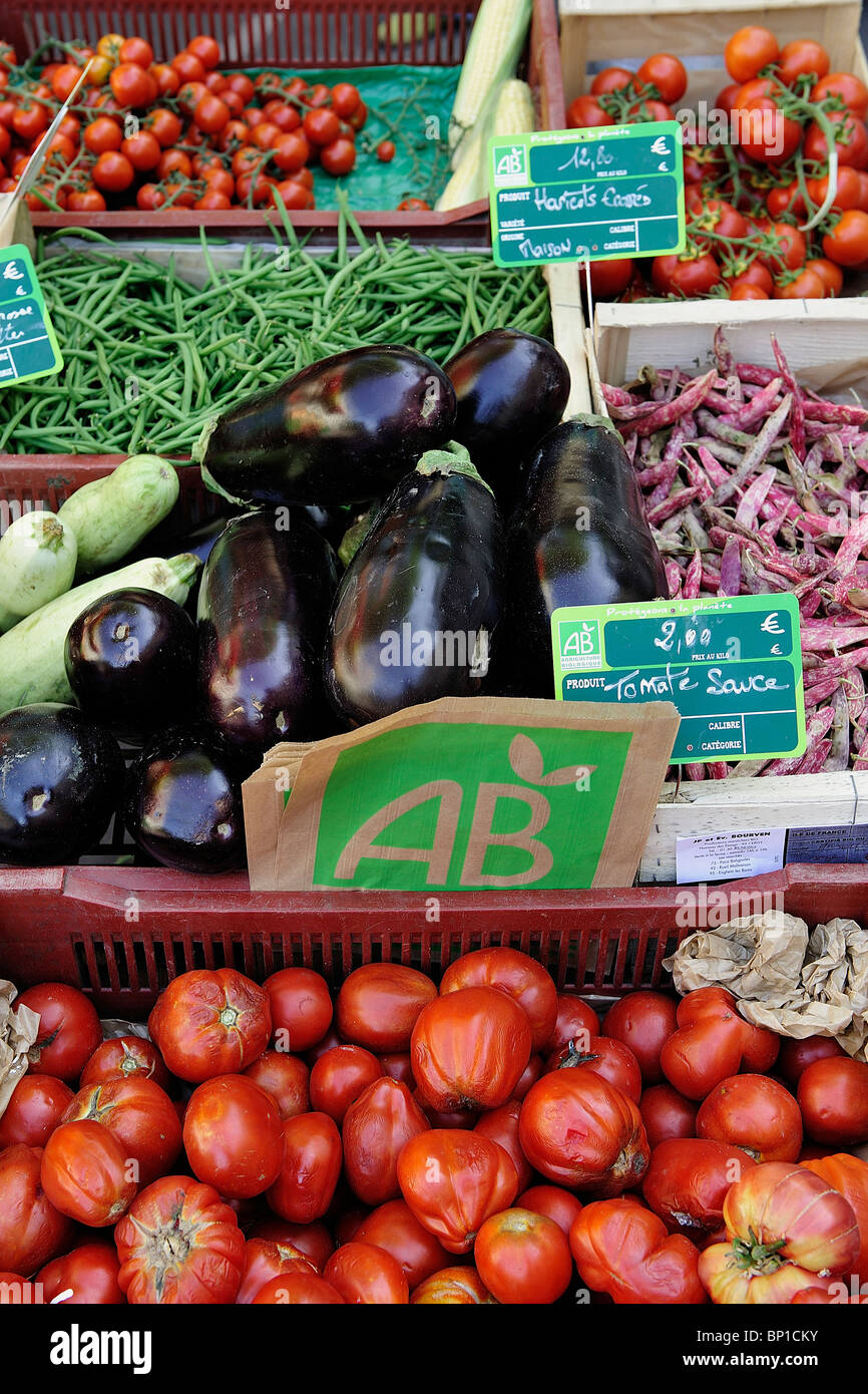 Europe france paris fruit vegetable hi-res stock photography and images ...