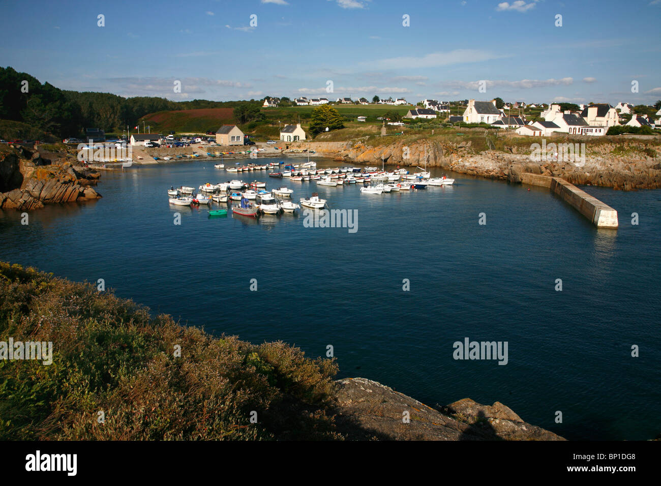 France, Brittany, Finistere (29), Plouhinec, Pors Poulhan harbour Stock ...