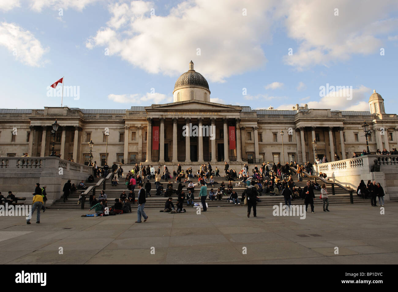 Trafalgar square steps national gallery hi-res stock photography and ...