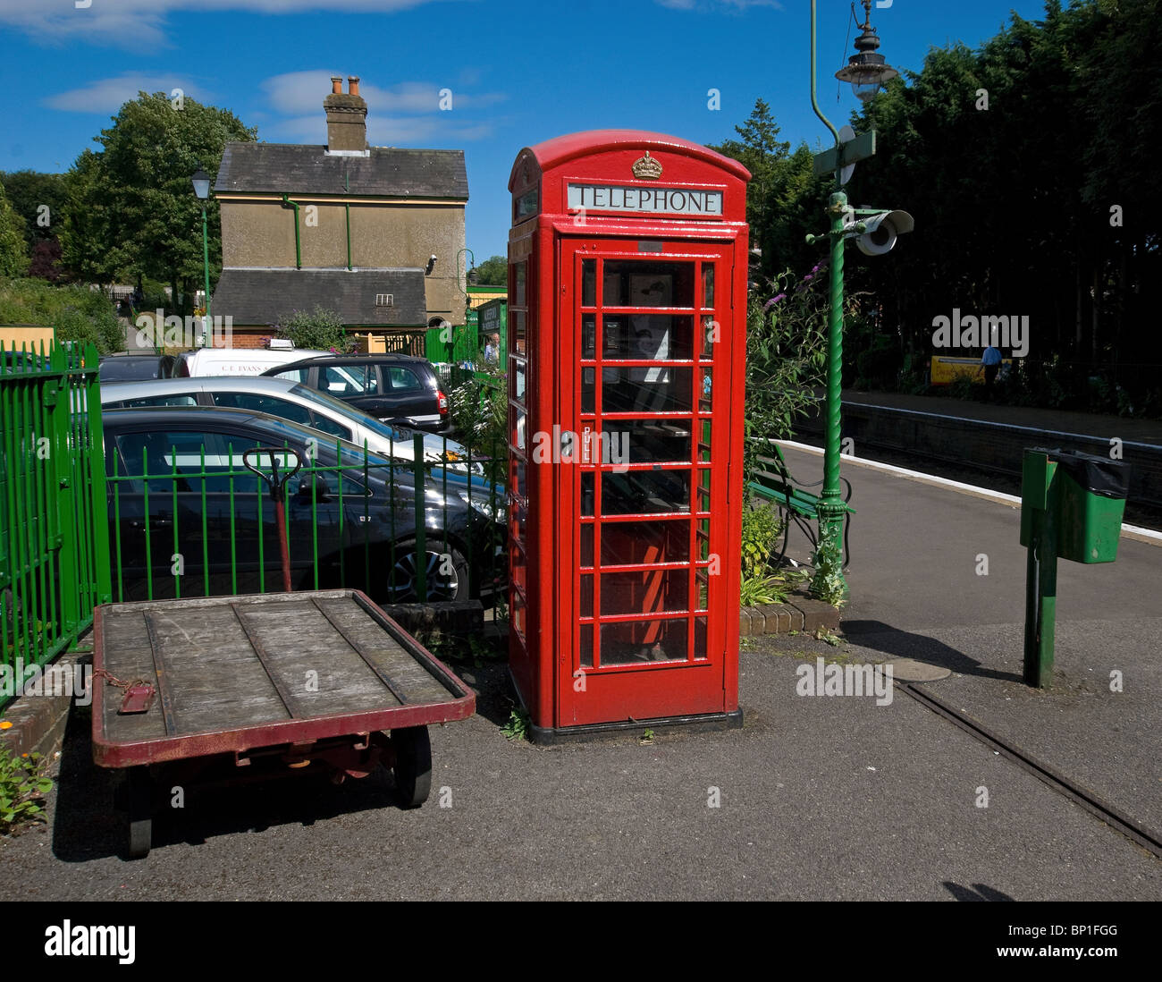 Platform box hi-res stock photography and images - Alamy