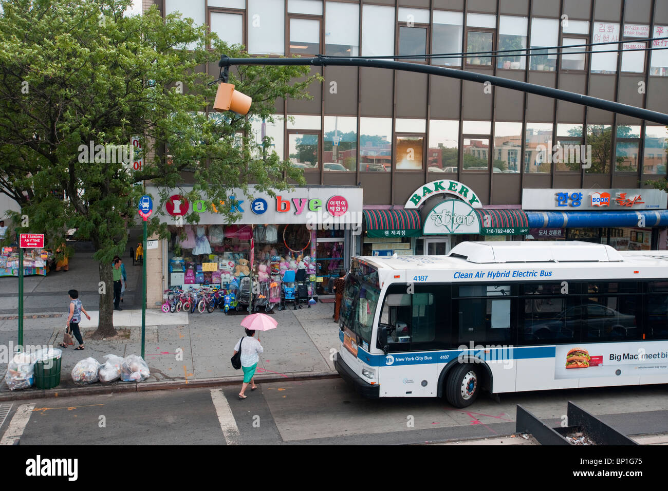 Flushing neighborhood of the queens hi-res stock photography and images ...