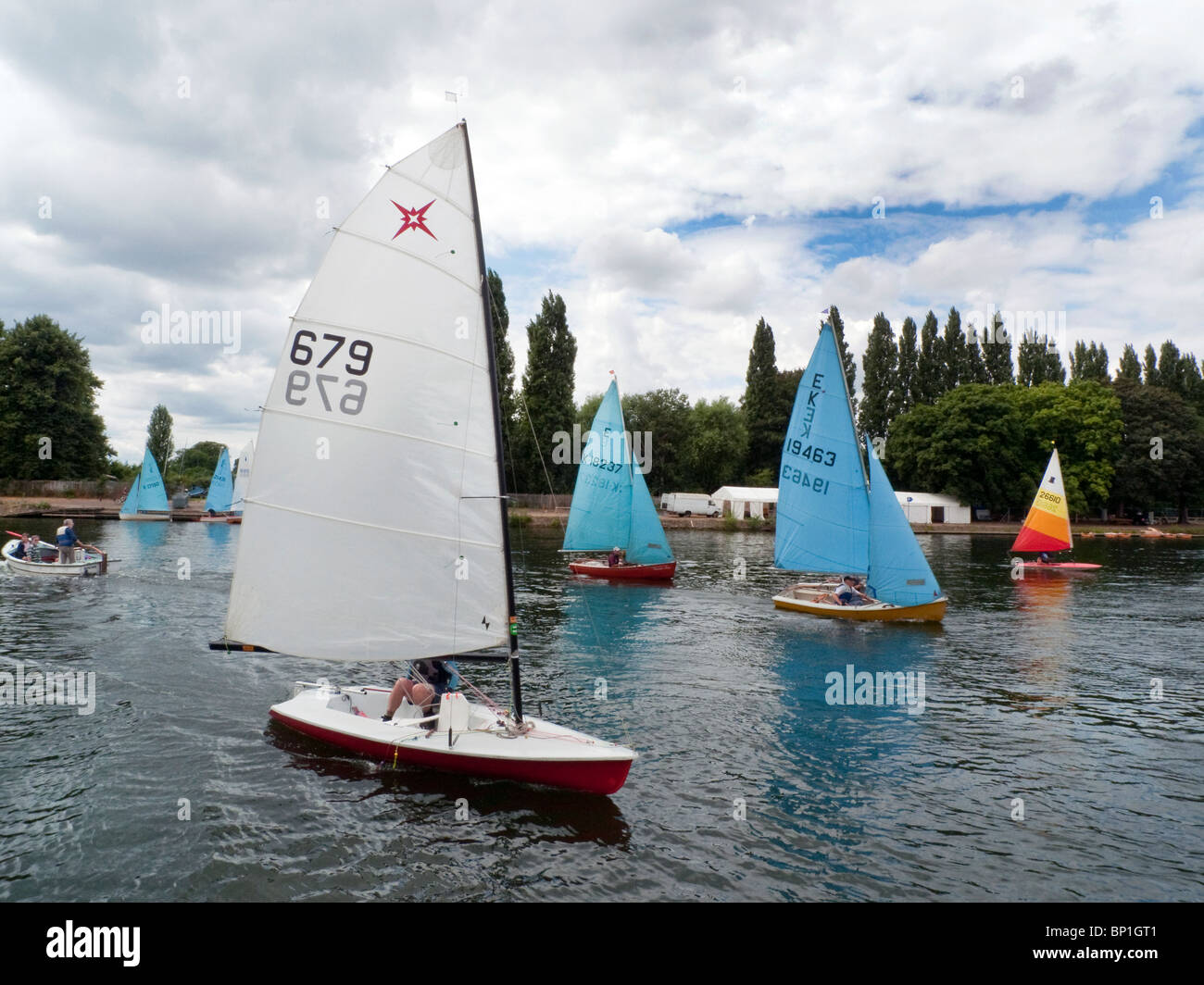 Thames side attraction hi-res stock photography and images - Alamy
