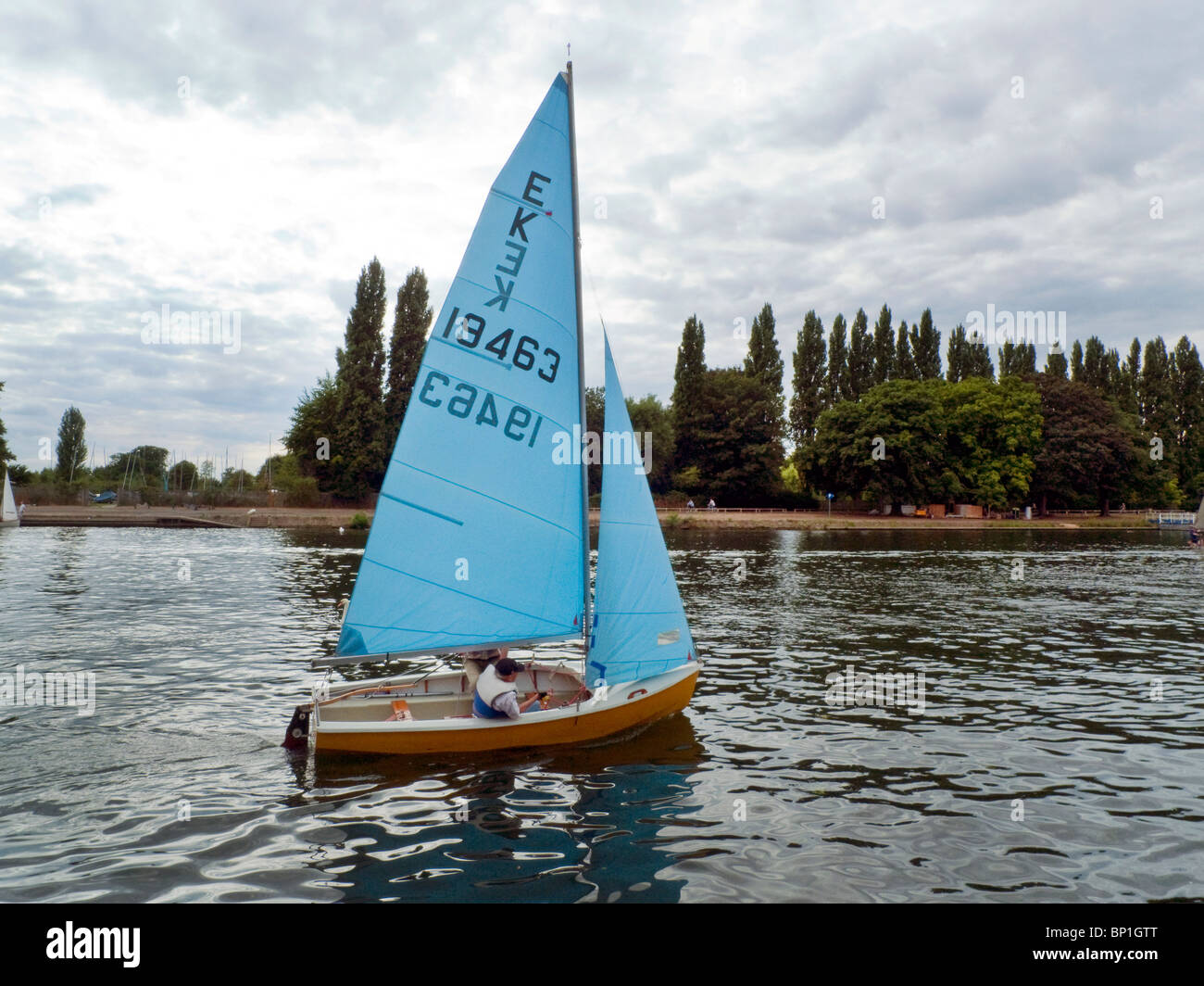 Thames boating hi-res stock photography and images - Alamy