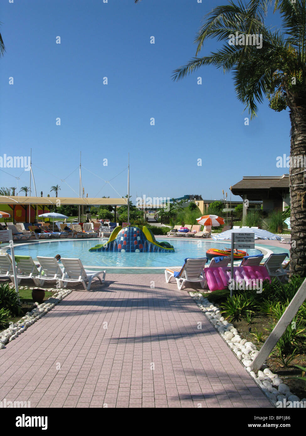 Empty swimming pool kids hi-res stock photography and images - Alamy