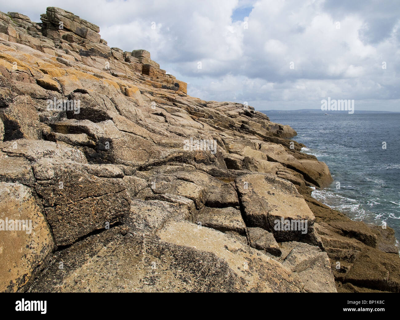 Granite rock crevice hi-res stock photography and images - Alamy