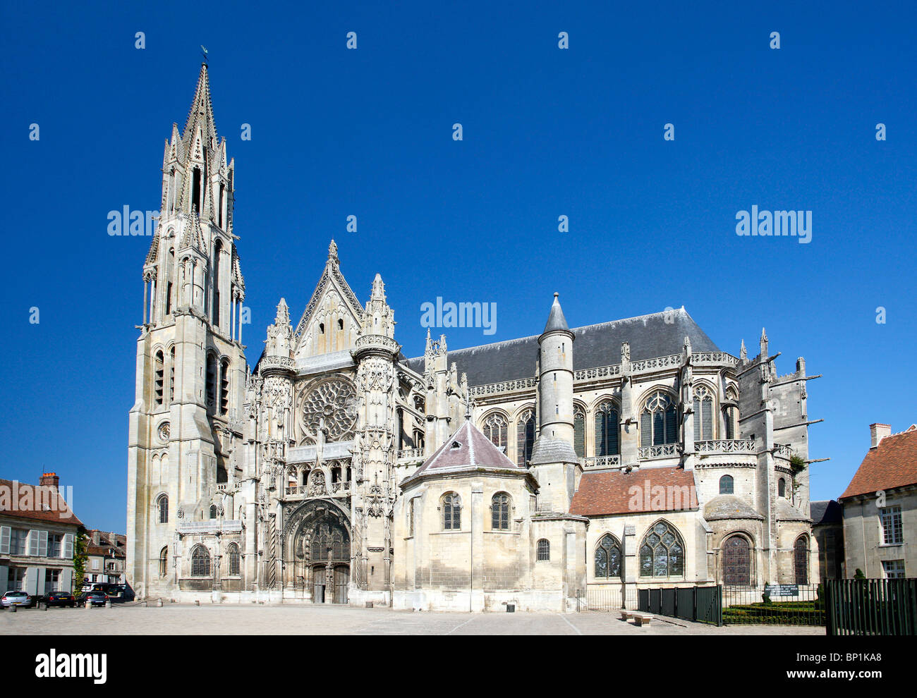 Cathedral notre dame senlis oise hi-res stock photography and images ...