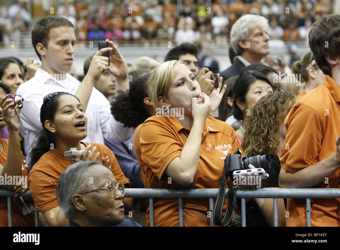 College crowd hi-res stock photography and images - Alamy