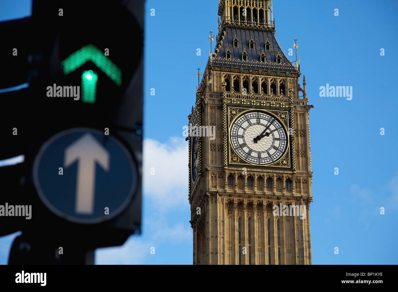 Green traffic light arrow hi-res stock photography and images - Alamy