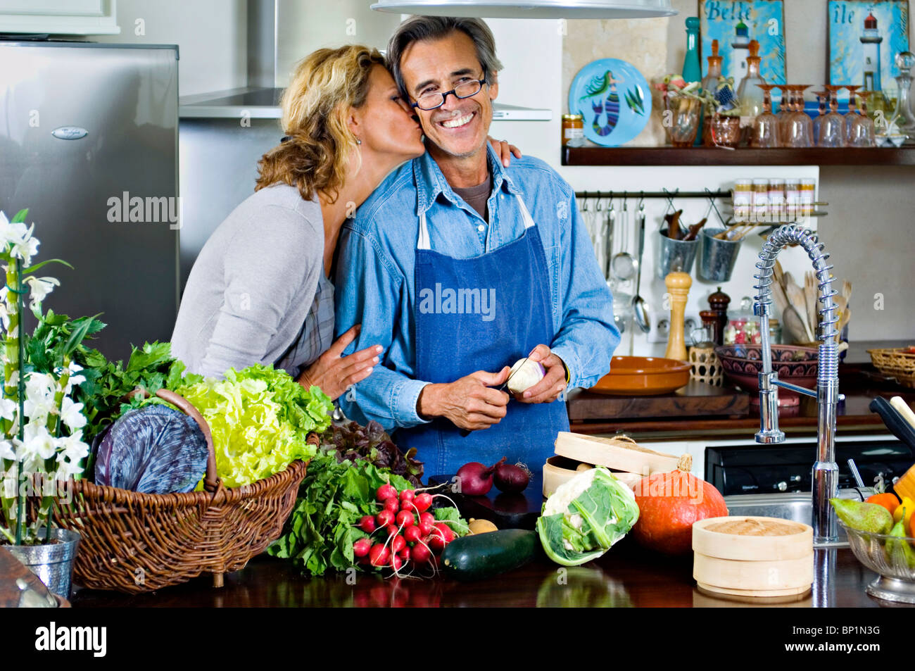 Couple cooking in kitchen Stock Photo - Alamy
