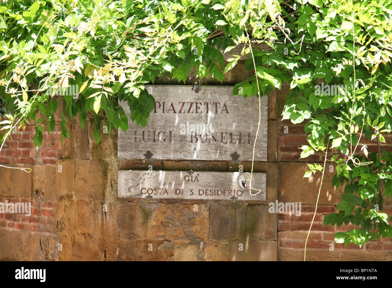 Piazzetta Luigi Bonelli sign, Siena, Tuscany, Italy Stock Photo - Alamy