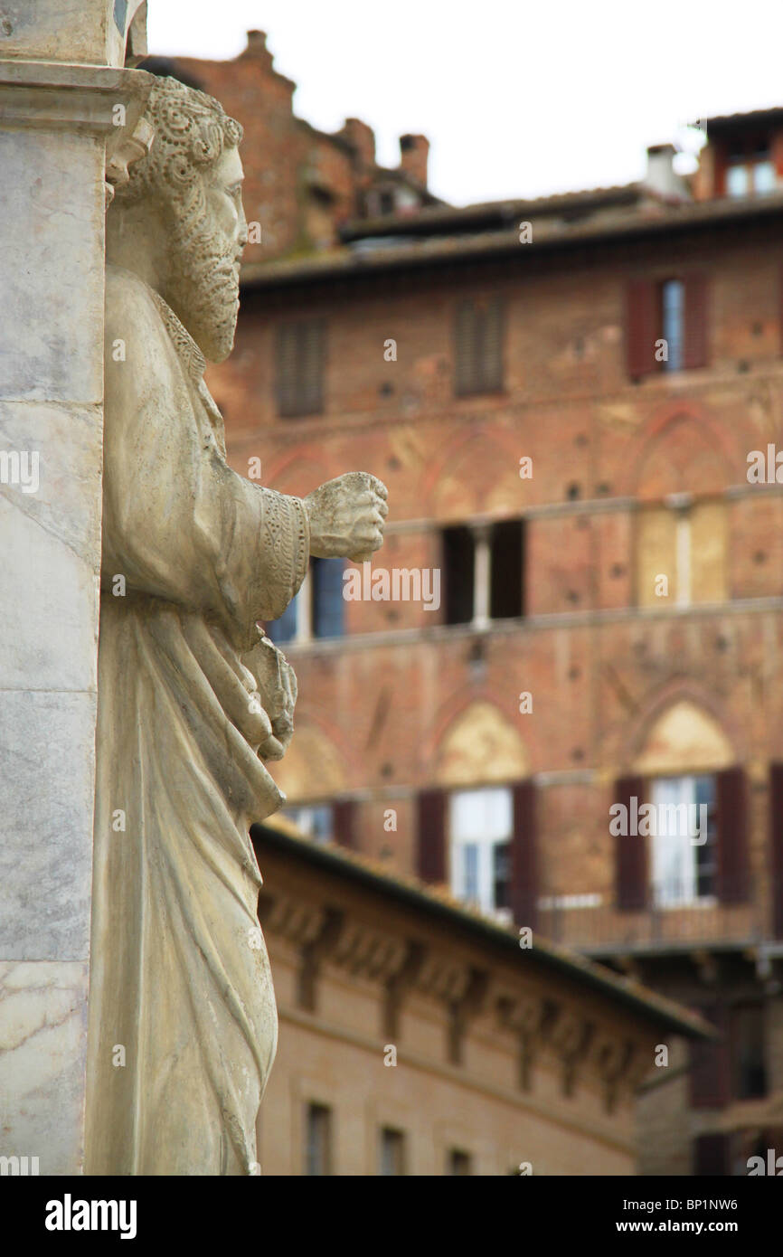 Statue, Piazza del Campo, Siena, Tuscany, Italy Stock Photo - Alamy