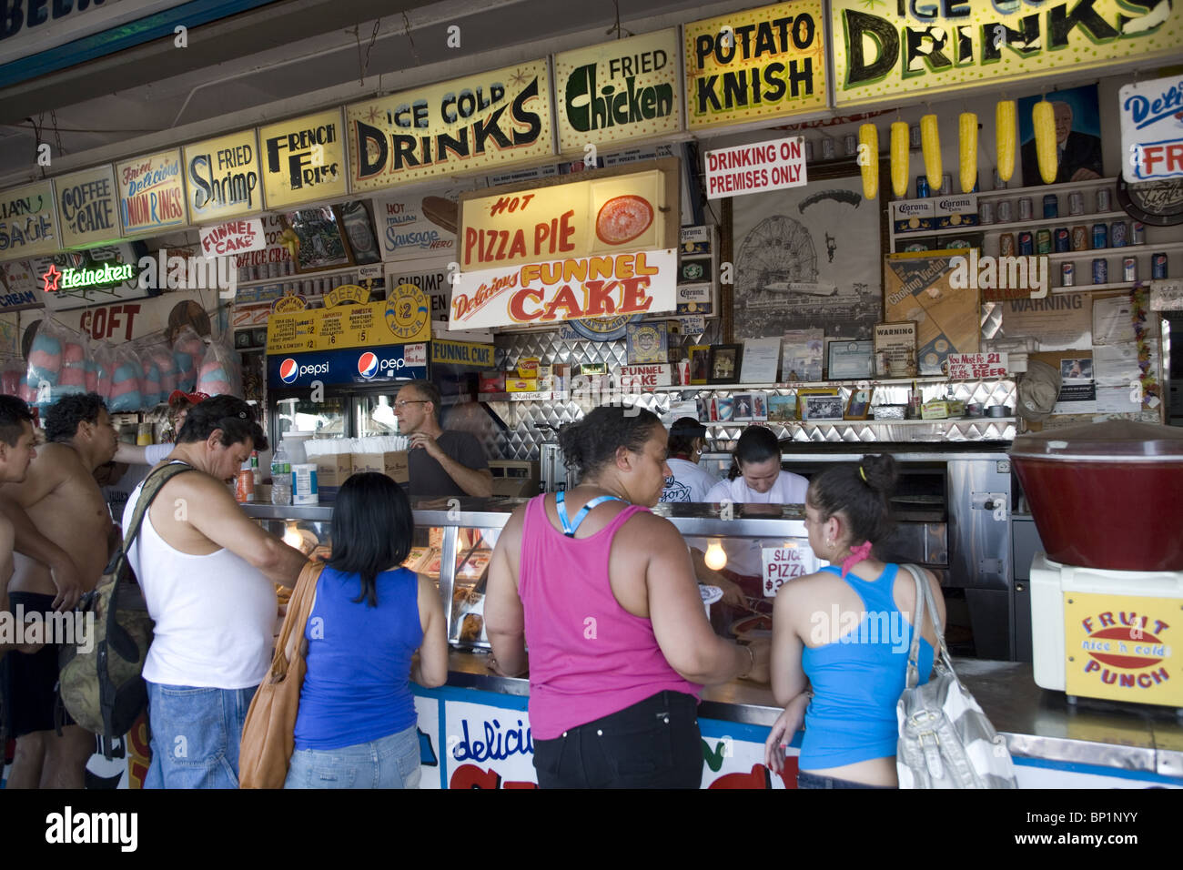 Concession food hi-res stock photography and images - Alamy