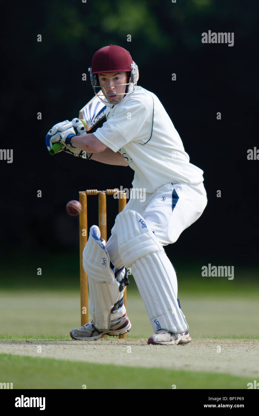Cricket bat and ball hi-res stock photography and images - Alamy