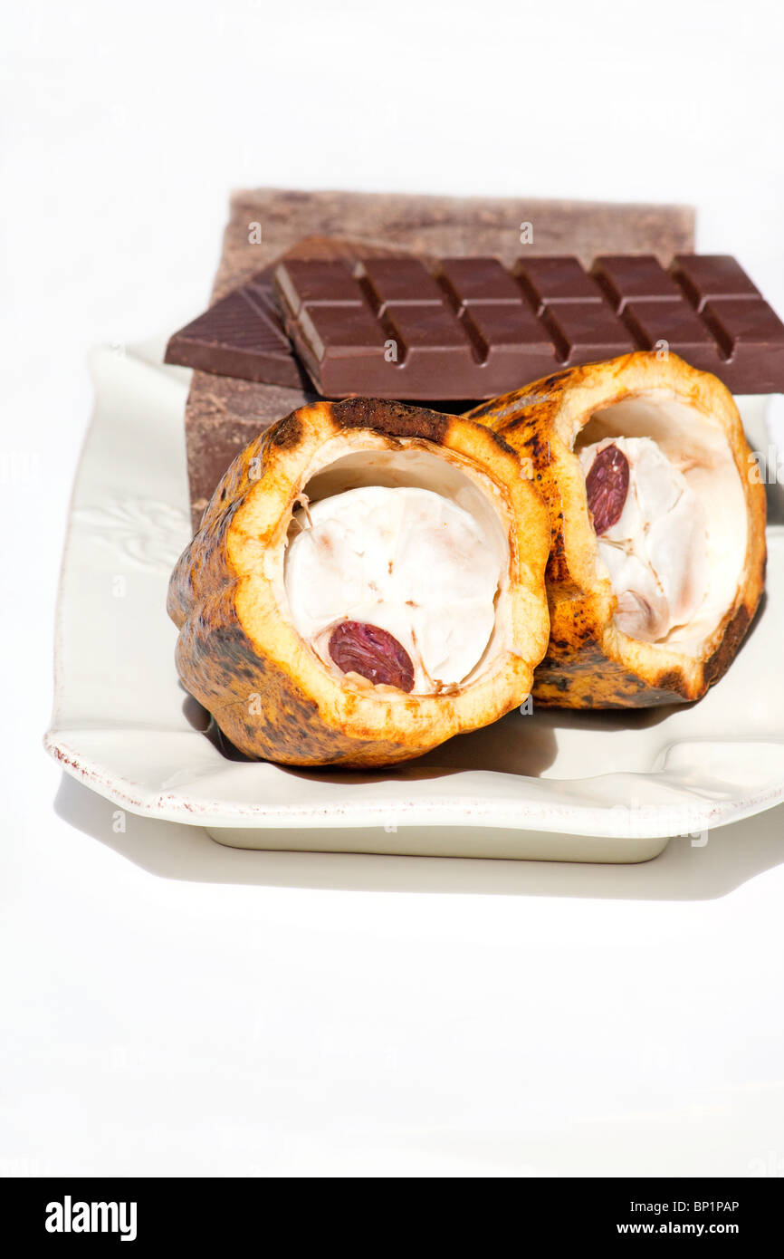 Cocoa pod open hi-res stock photography and images - Alamy