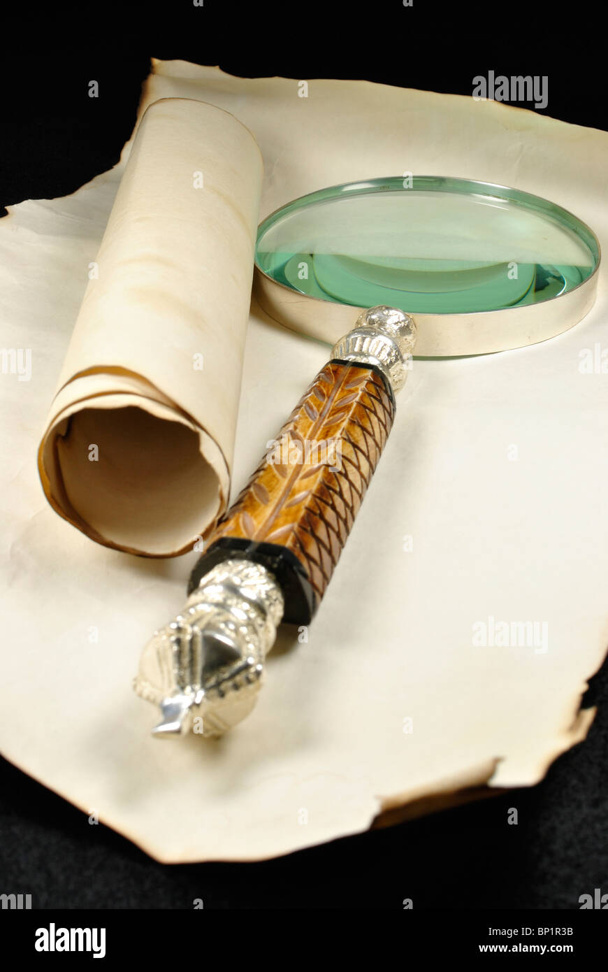 Magnifying glass victorian hi-res stock photography and images - Alamy