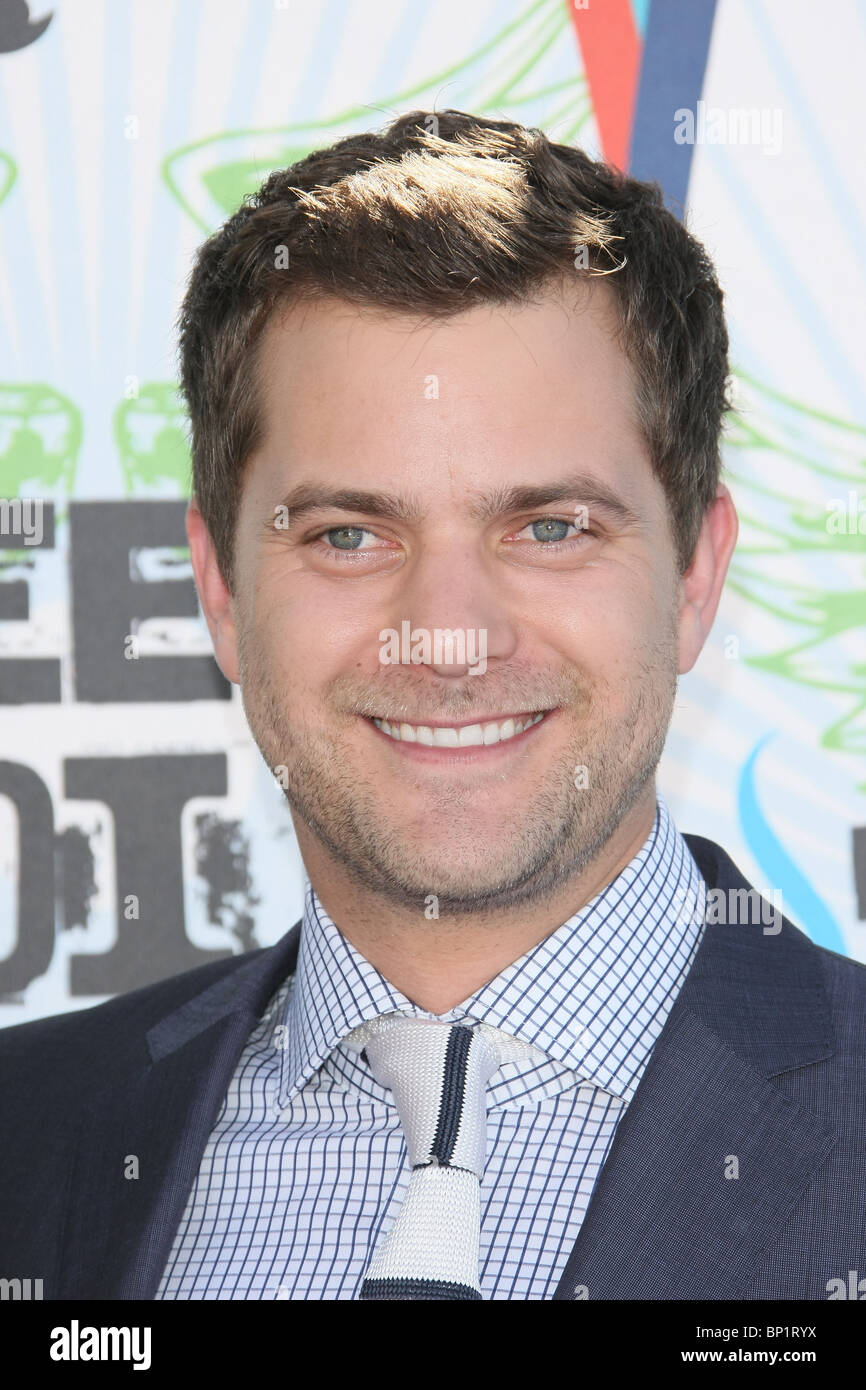 JOSHUA JACKSON TEEN CHOICE 2010 ARRIVALS LOS ANGELES CALIFORNIA USA 08 ...