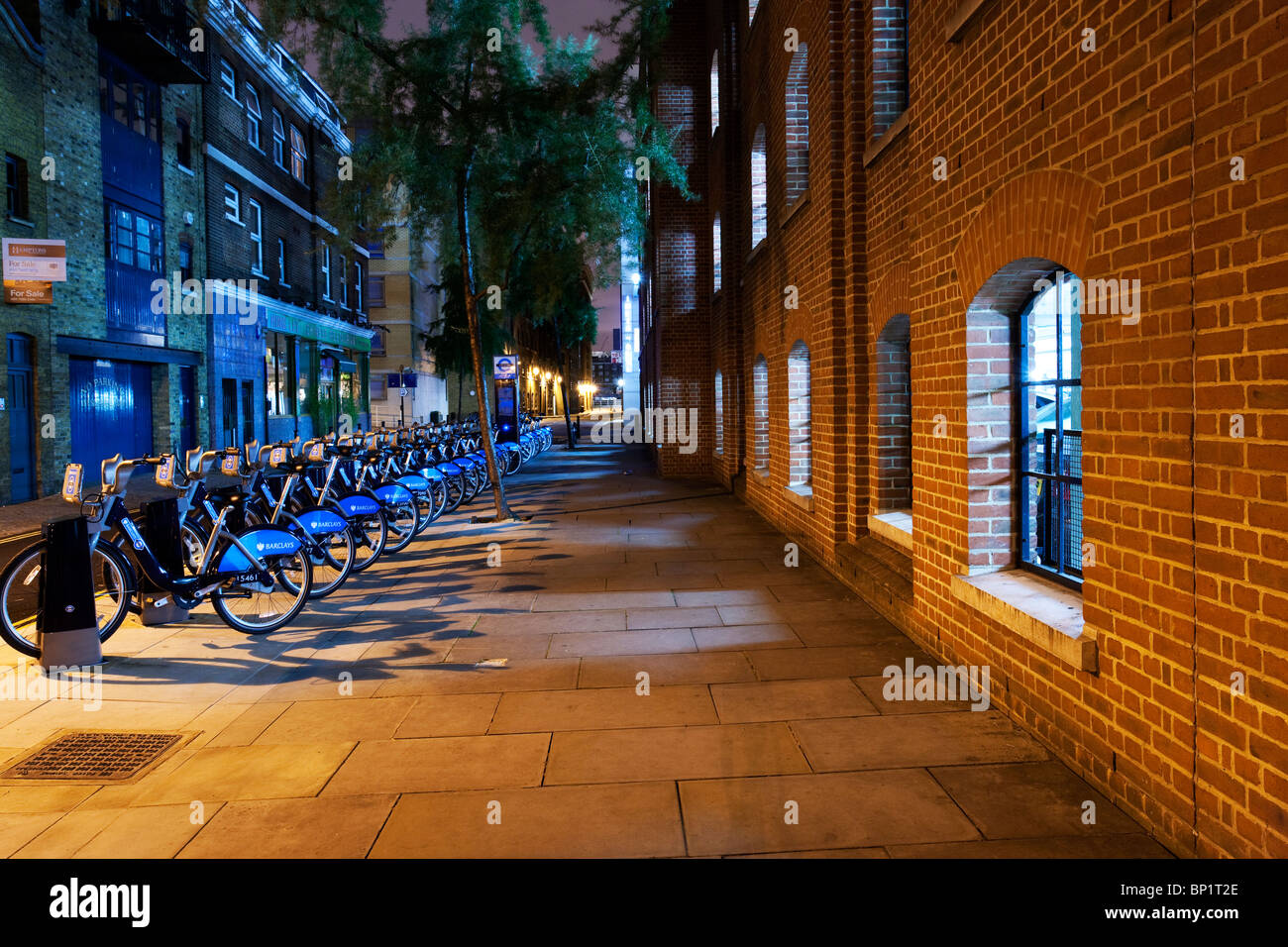 London cycle hi-res stock photography and images - Alamy
