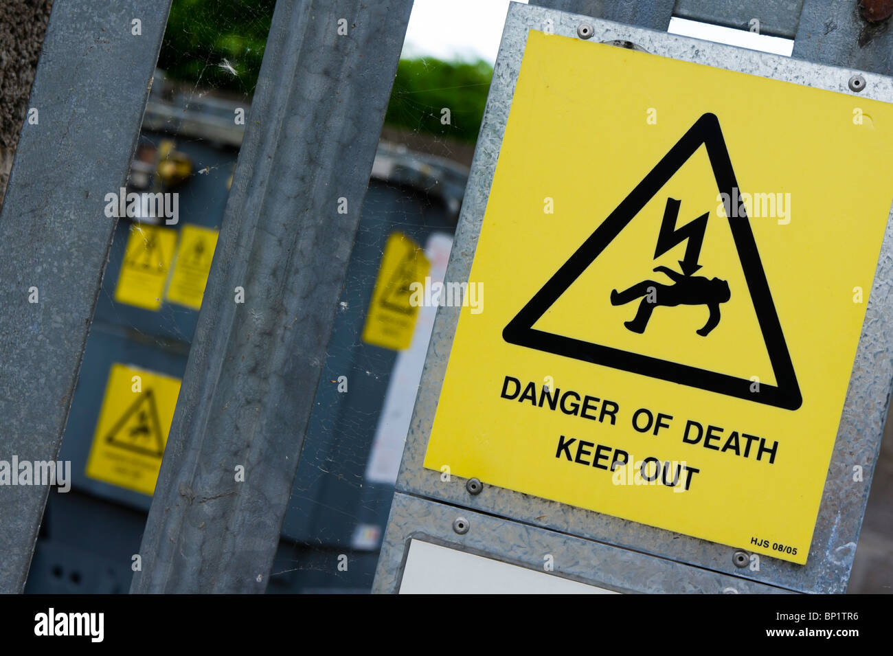 Electricity substation warning sign hi-res stock photography and images ...