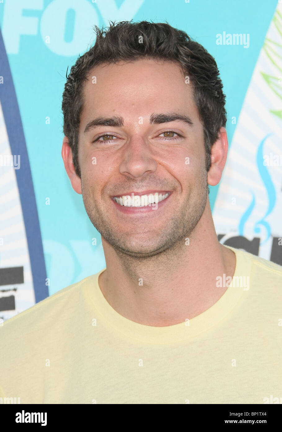 ZACHARY LEVI TEEN CHOICE 2010 ARRIVALS LOS ANGELES CALIFORNIA USA 08 ...