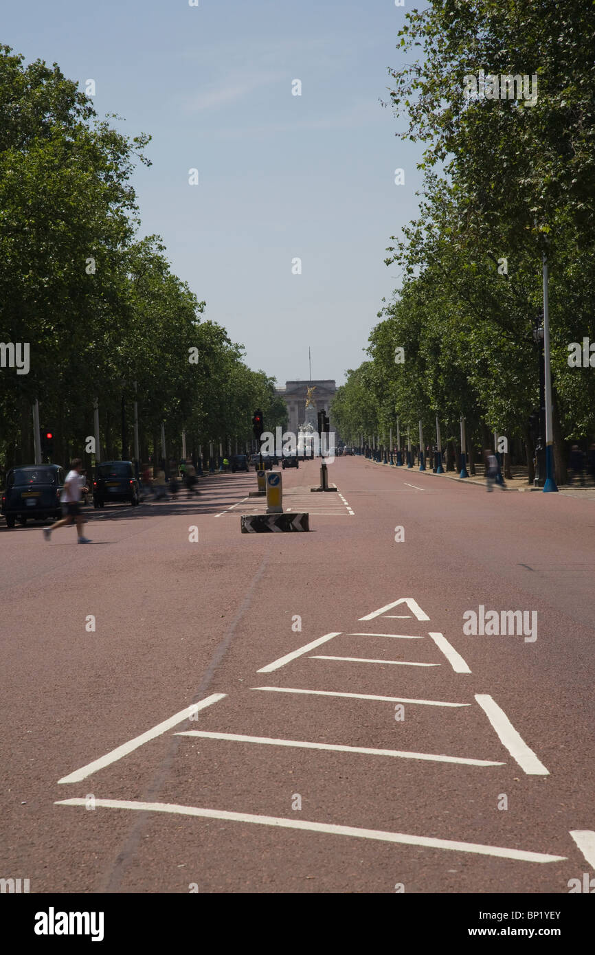 Towards buckingham palace hi-res stock photography and images - Alamy