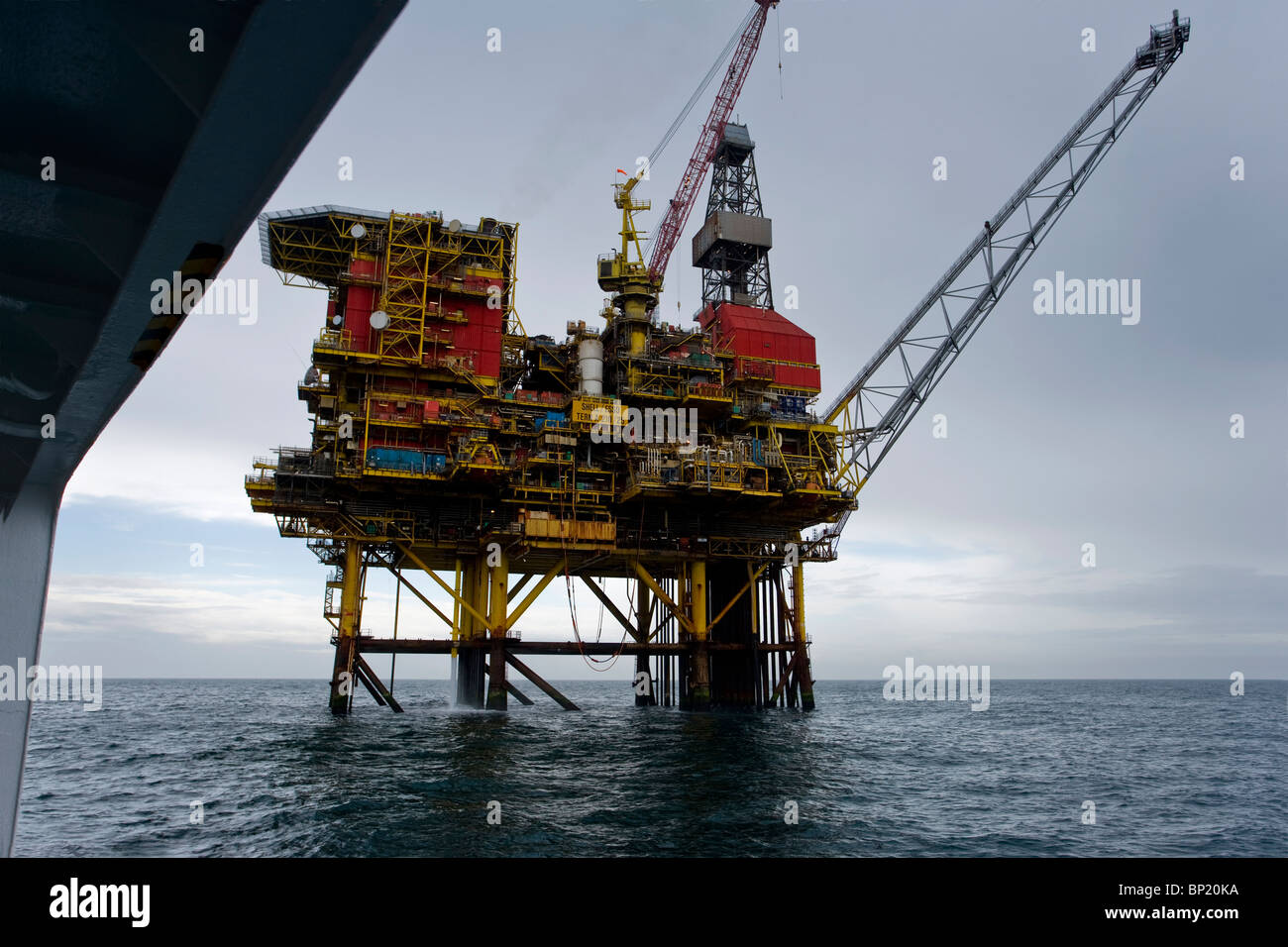Tern Oil Rig Stock Photos & Tern Oil Rig Stock Images - Alamy