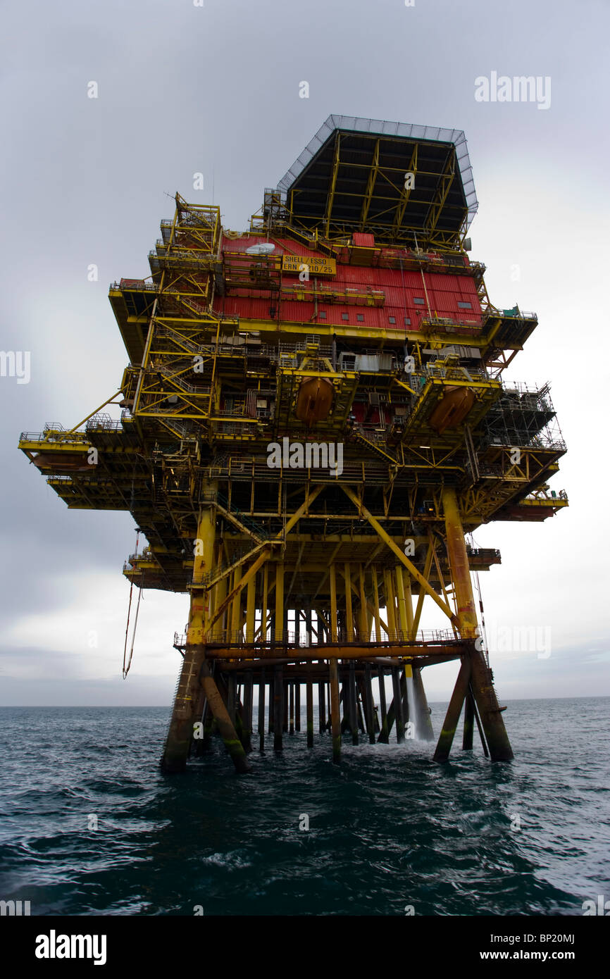 Tern A oil rig Stock Photo - Alamy