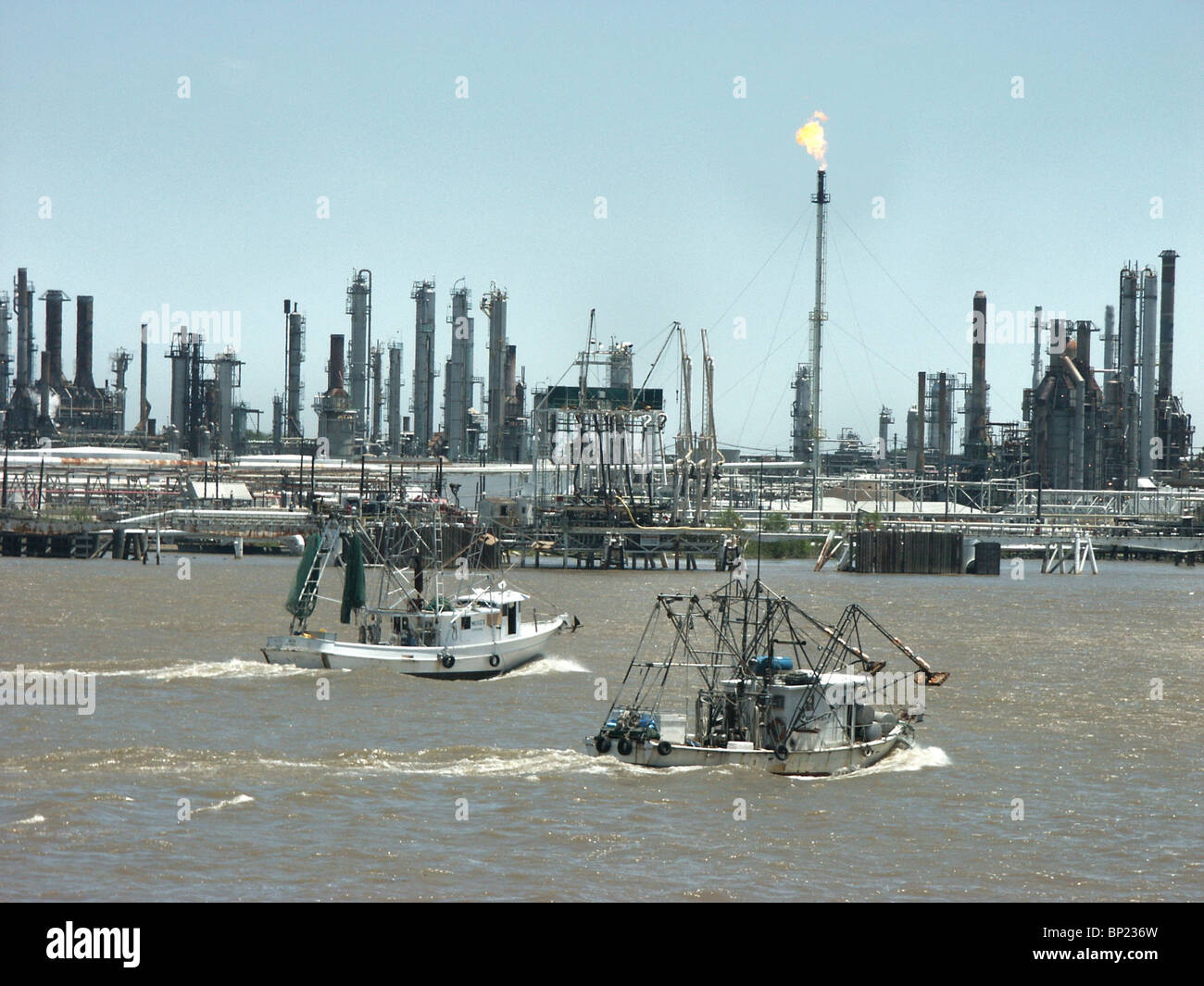 Oil refineries mississippi river hi-res stock photography and images ...