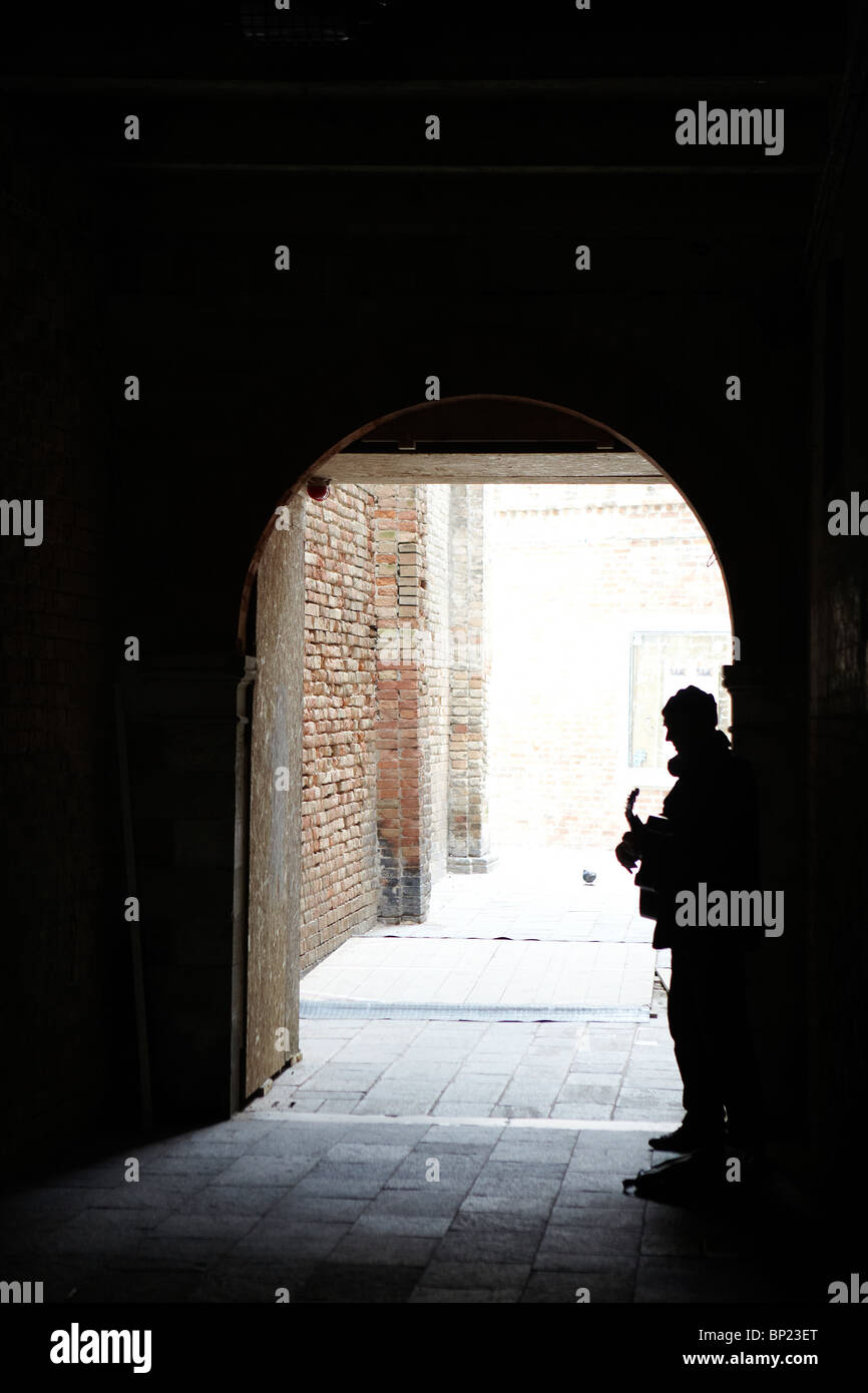 Silhouetted outlines hi-res stock photography and images - Alamy