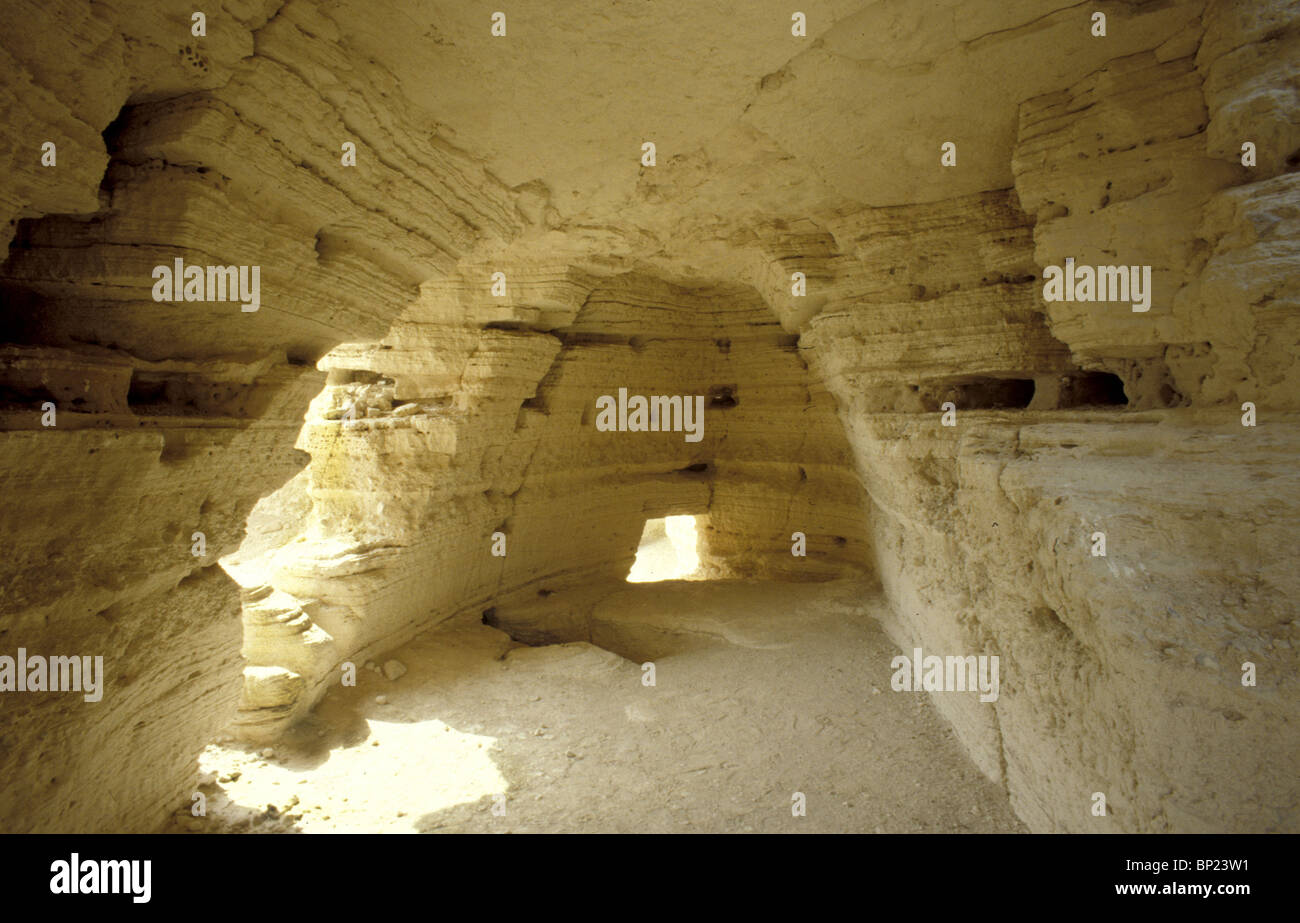 Qumran cave 4 hi-res stock photography and images - Alamy