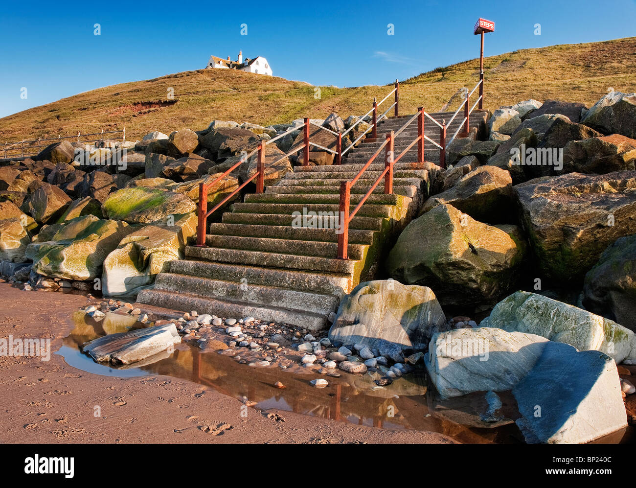 Beach whitby hi-res stock photography and images - Alamy