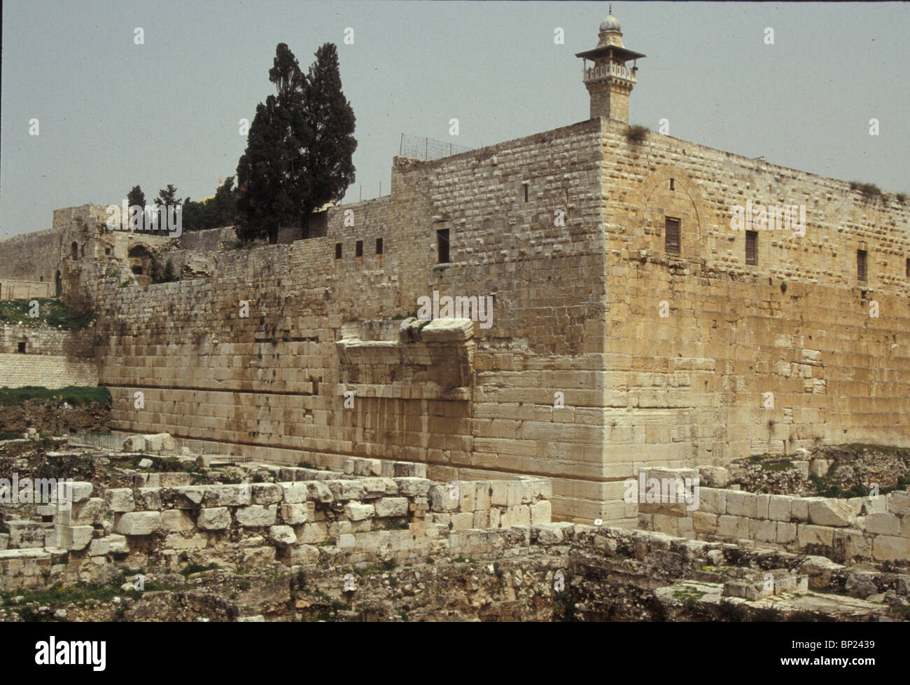 ROBINSON'S ARCH - LOCATED NEAR THE SOUTHWESTERN CORNER OF THE WALL ...