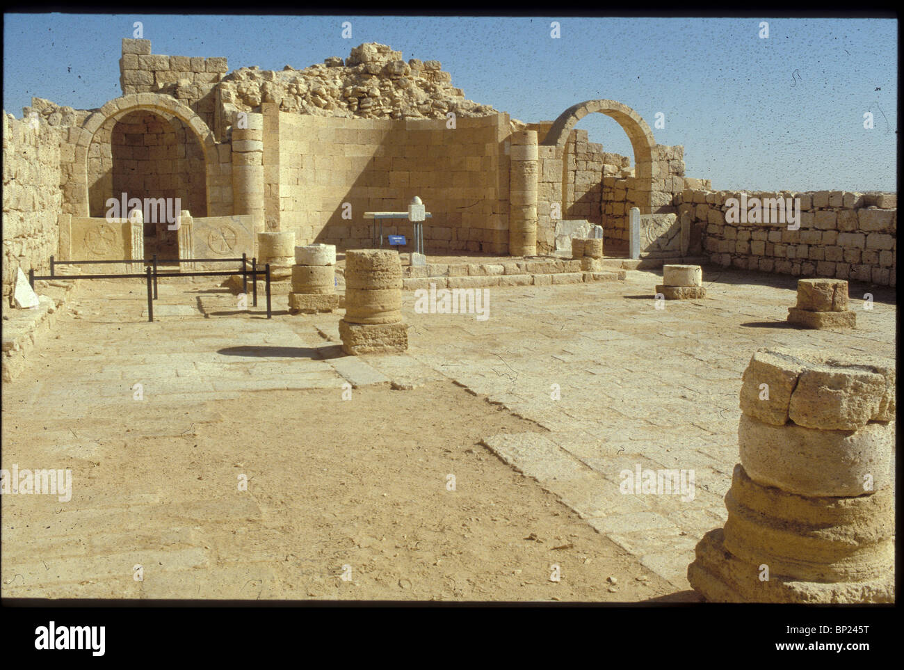 407. AVDAT (OBODA), GENERAL VIEW ON ONE OF THE ARCHITECTURAL REMAINS OF ...