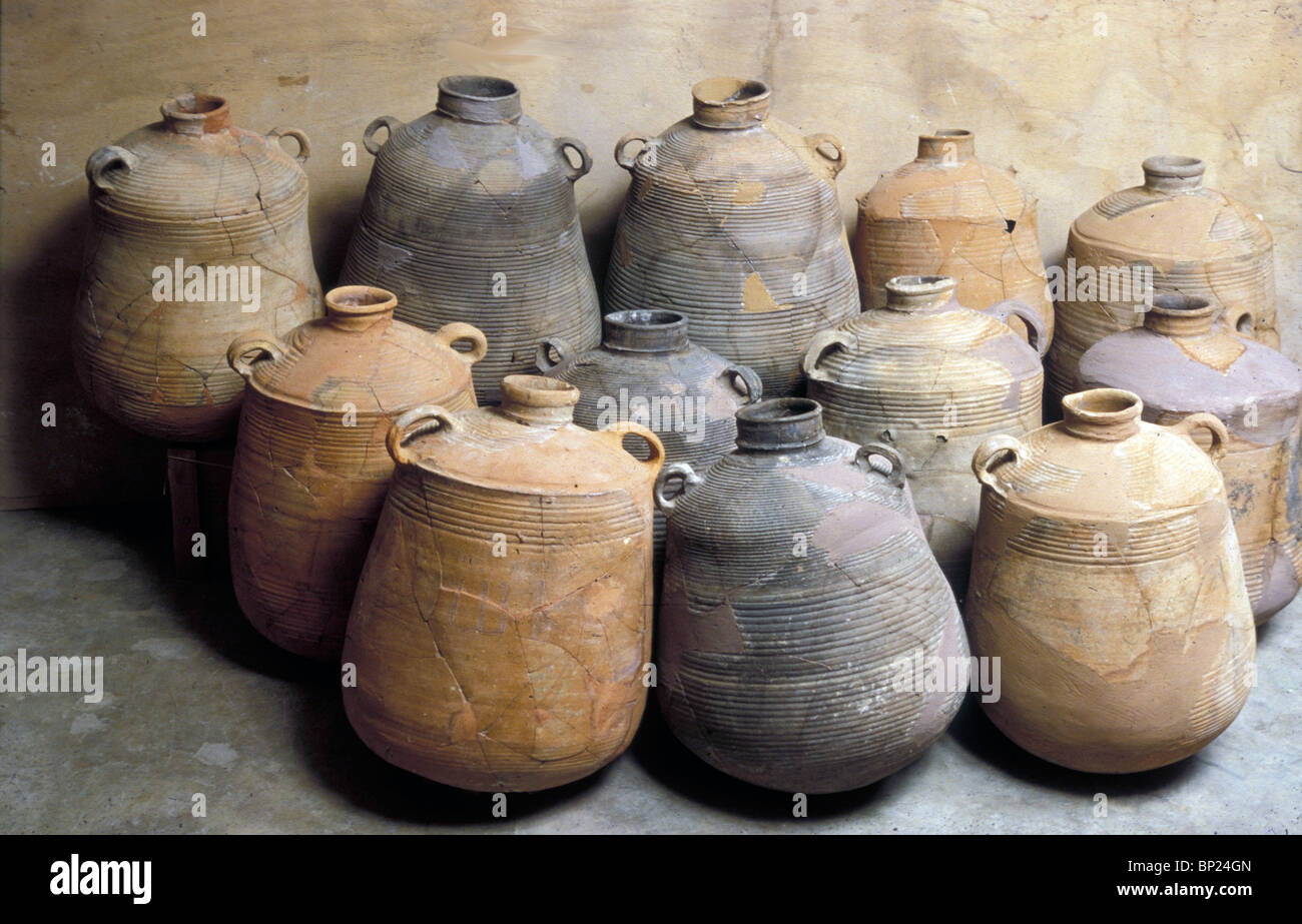 565. LARGE TERRACOTTA STORAGE JARS, ROMAN PERIOD JERUSALEM Stock Photo ...