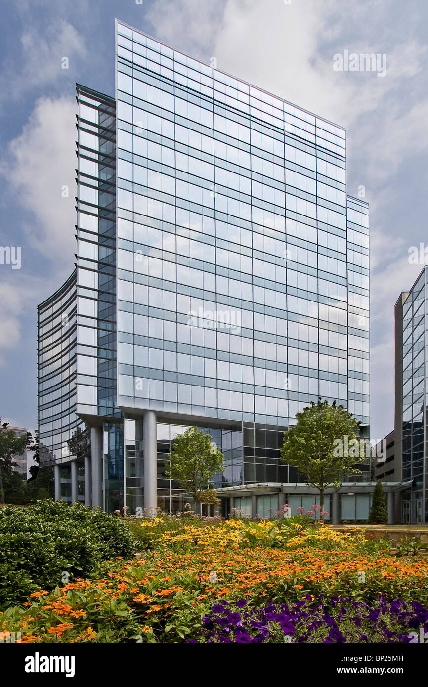Contemporary office building in Atlanta, GA Stock Photo - Alamy