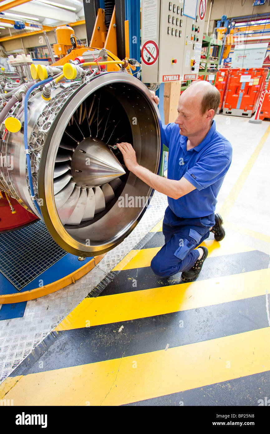 Propeller turbine engines hi-res stock photography and images - Alamy