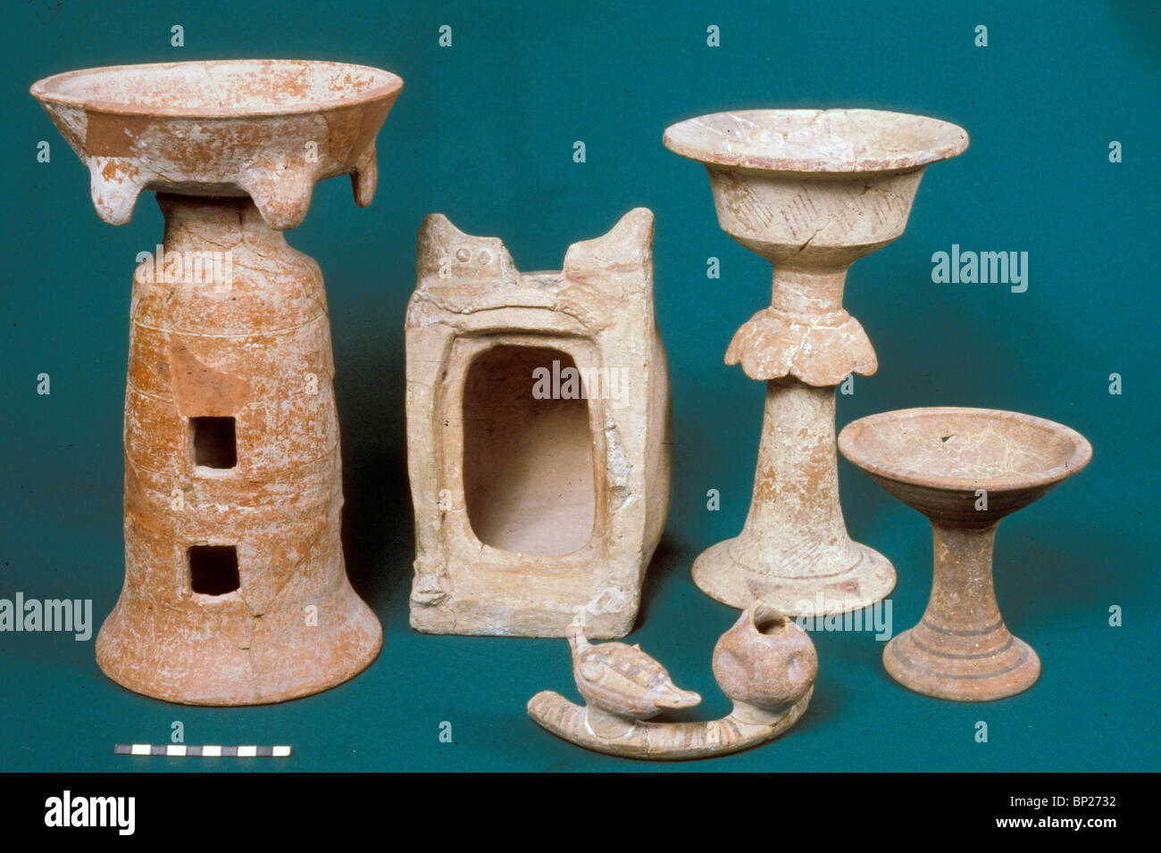 1427. PHILISTINE CERAMIC CULT OBJECTS; INSENCE BURNERS Stock Photo - Alamy