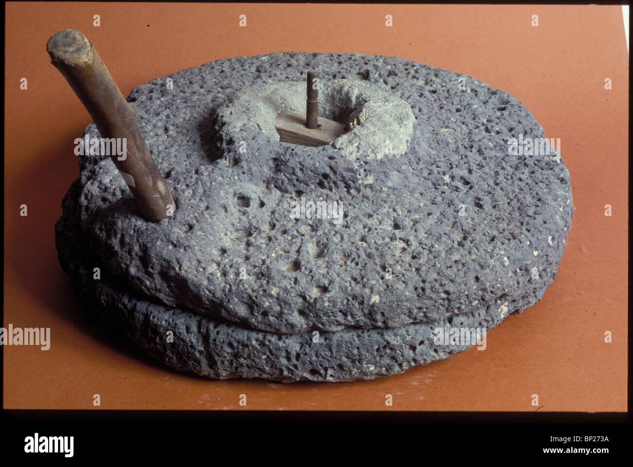 1432 a simple mill for grinding grains hi-res stock photography and ...