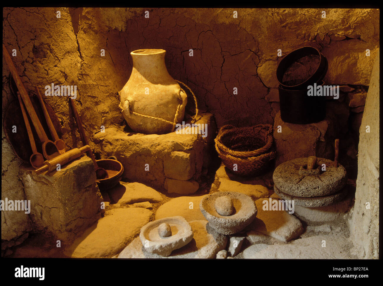 1699. RECONSTRUCTION OF A 4TH. C. A.D. HOUSE IN NORTHERN ISRAEL. NOTE ...
