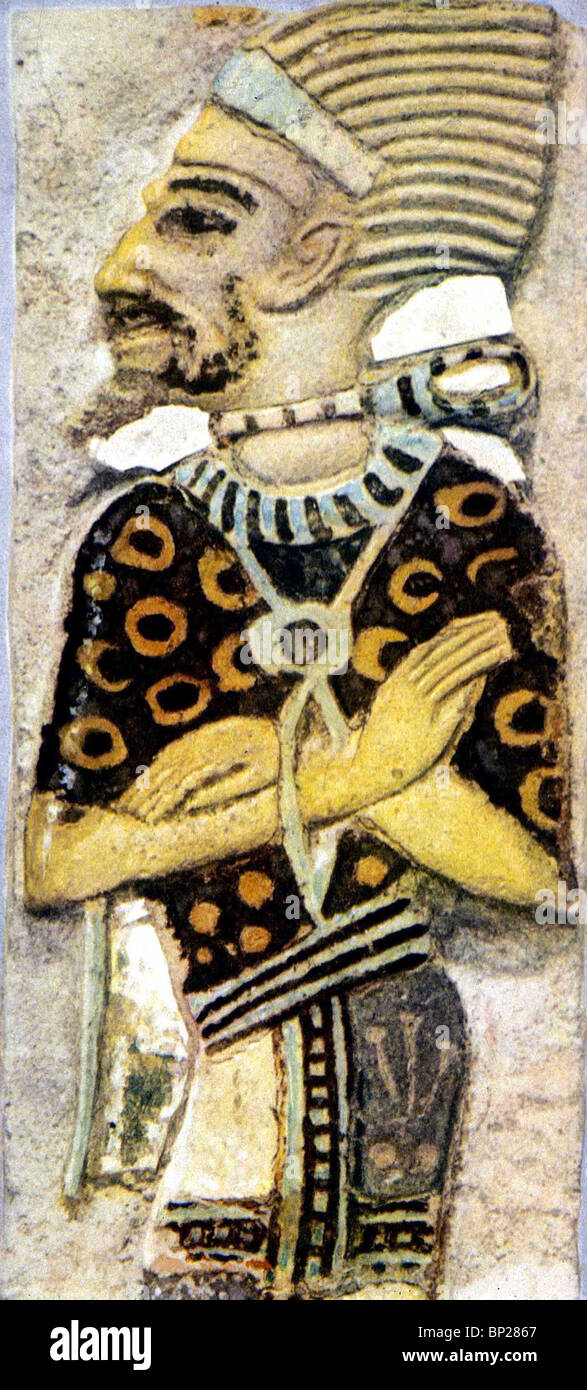 NORTHERNER PRISONER THE MAN IS WEARING A HEADDRESS OR HAIR STYLE ...